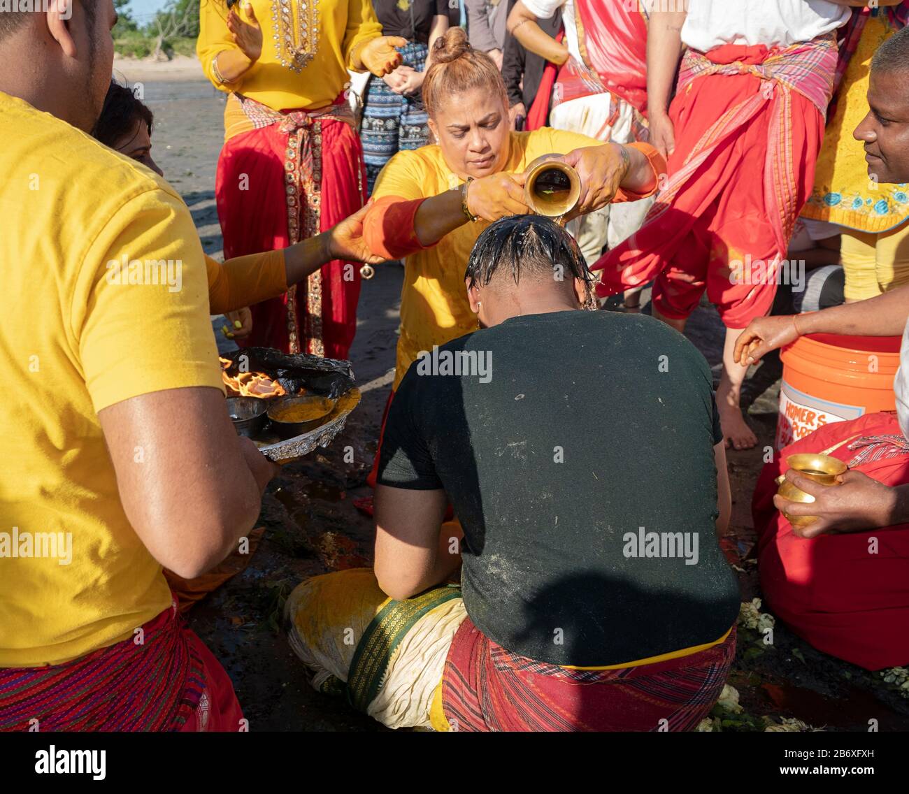Ganga maa poosai hi-res stock photography and images - Alamy