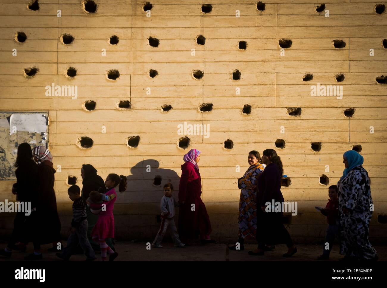 Children walking along wall hi-res stock photography and images - Alamy