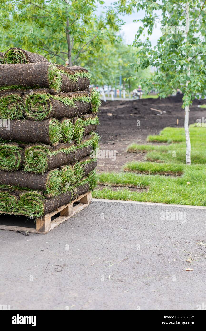 Rolled sod hi-res stock photography and images - Alamy