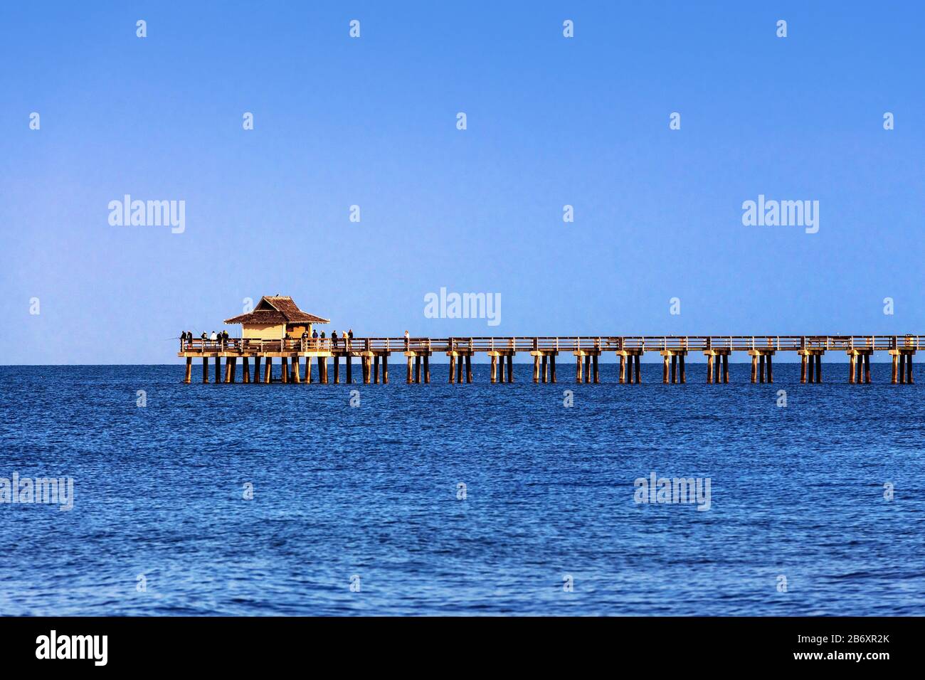 Beach ocean fishing pier hi-res stock photography and images - Alamy