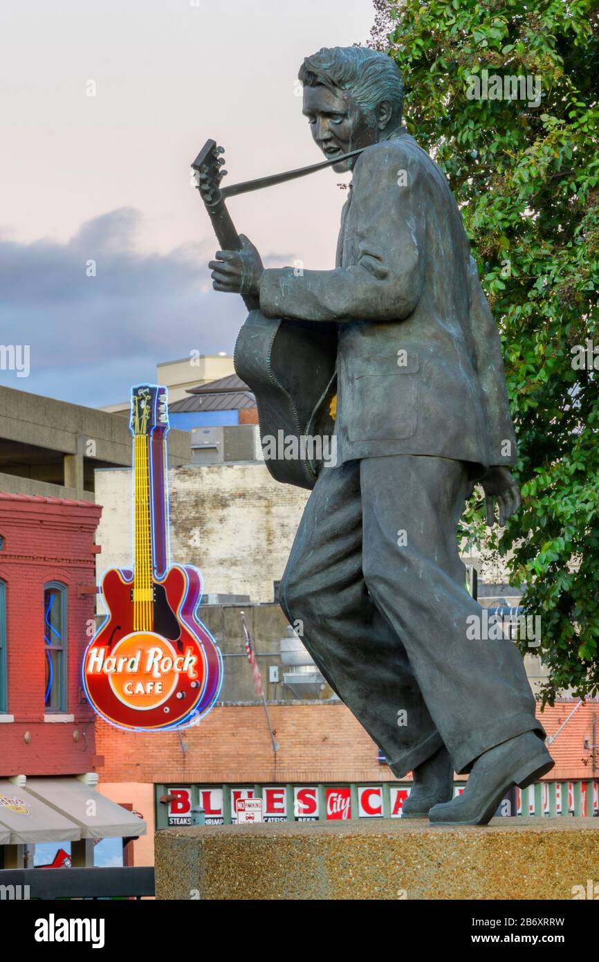 Elvis statue memphis hi-res stock photography and images - Alamy