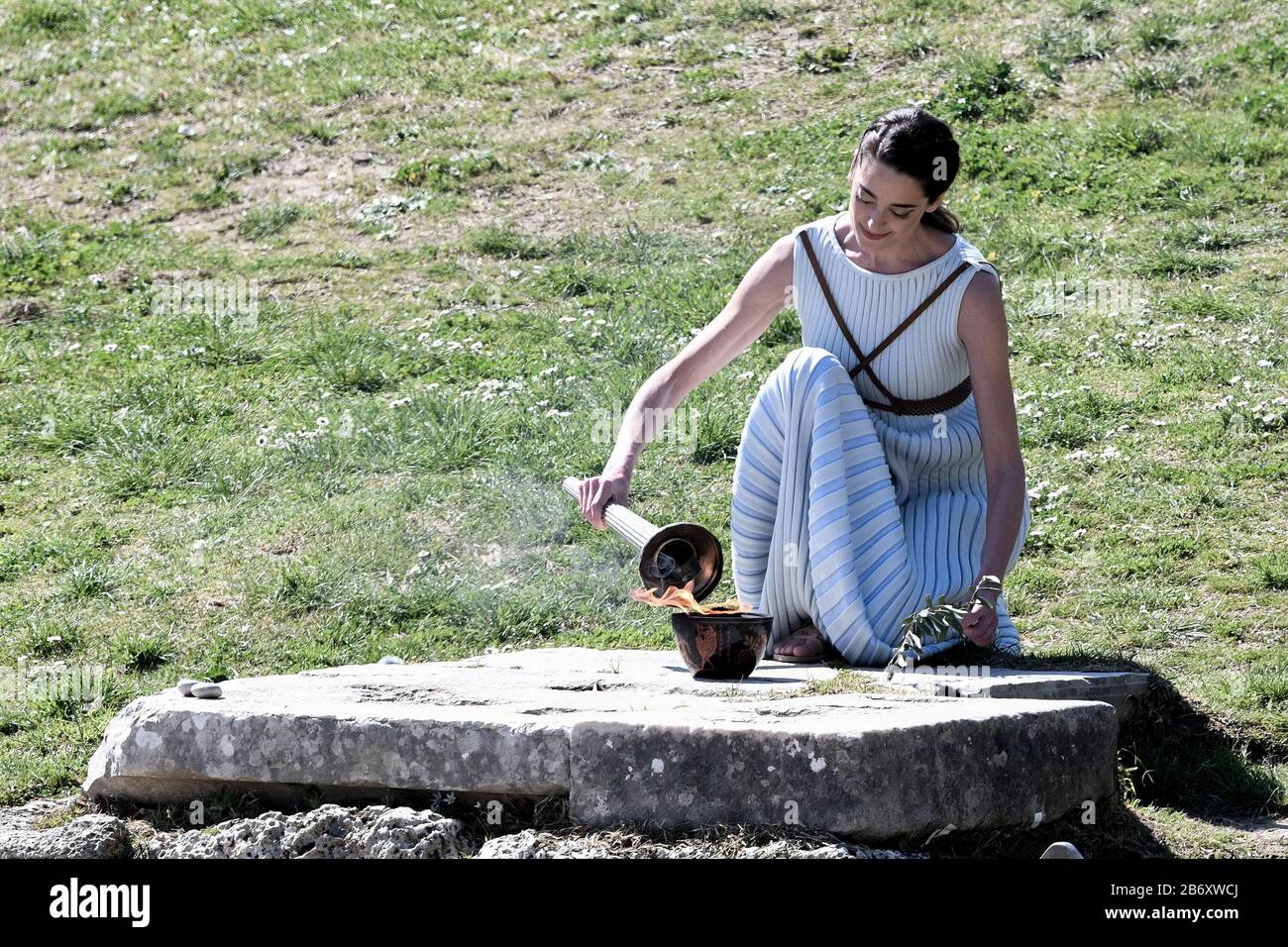 Olympic torch ancient greece hi-res stock photography and images - Alamy