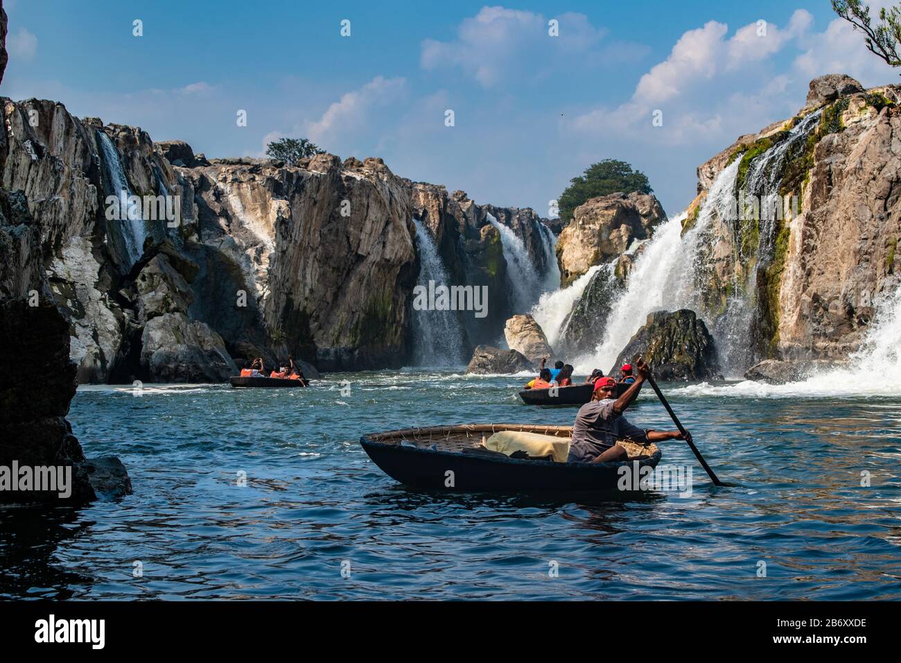 Coracle ride at Hogenakkal waterfalls, Tamil Nadu Stock Photo - Alamy