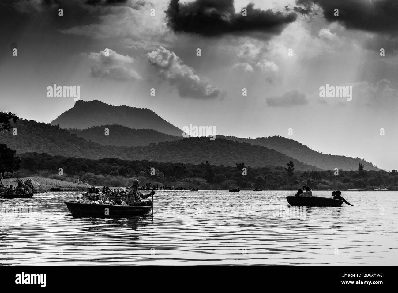 Coracle ride at Hogenakkal waterfalls, Tamil Nadu Stock Photo - Alamy