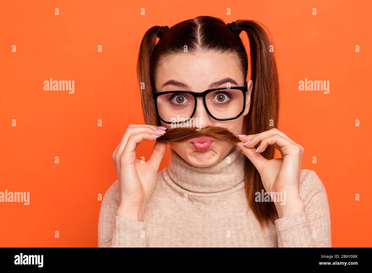 Fake specs hi-res stock photography and images - Alamy