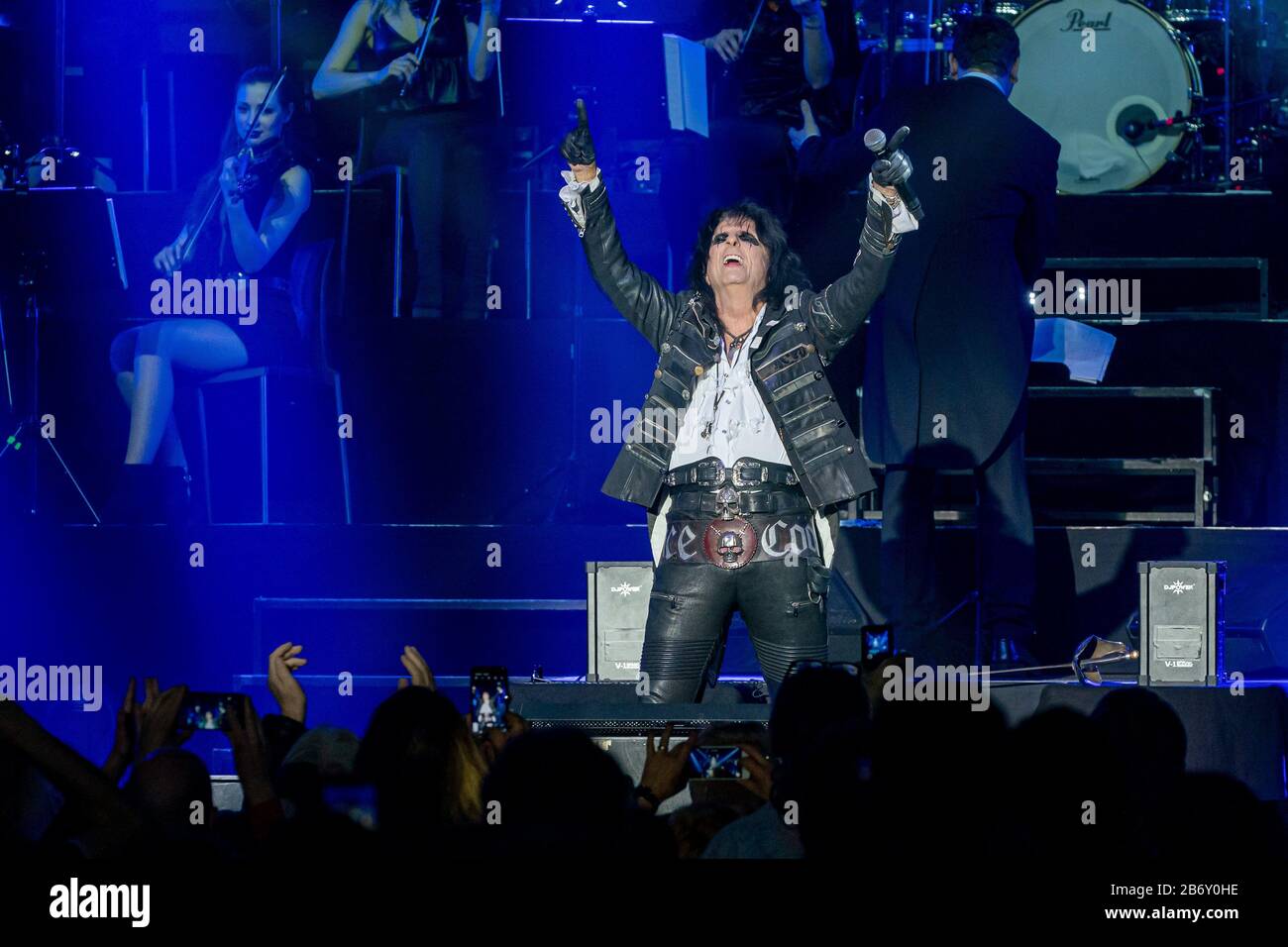 10.03.2020, Alice Cooper live on stage at ROCK MEETS CLASSIC 2020 in ...