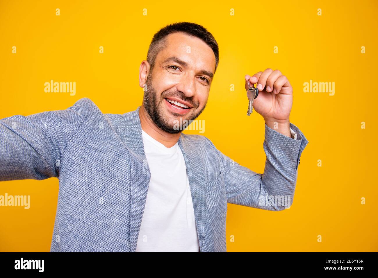 Self-portrait of his he nice-looking attractive cheerful cheery ...