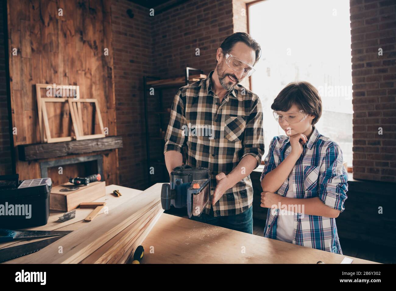 Father teach son craft hi-res stock photography and images - Alamy