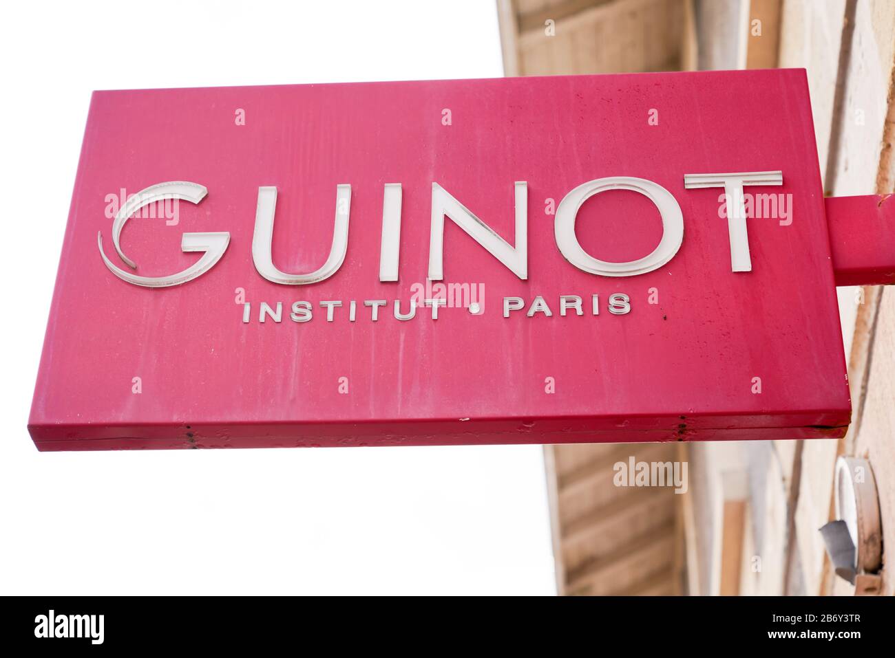 Guinot logo hi-res stock photography and images - Alamy
