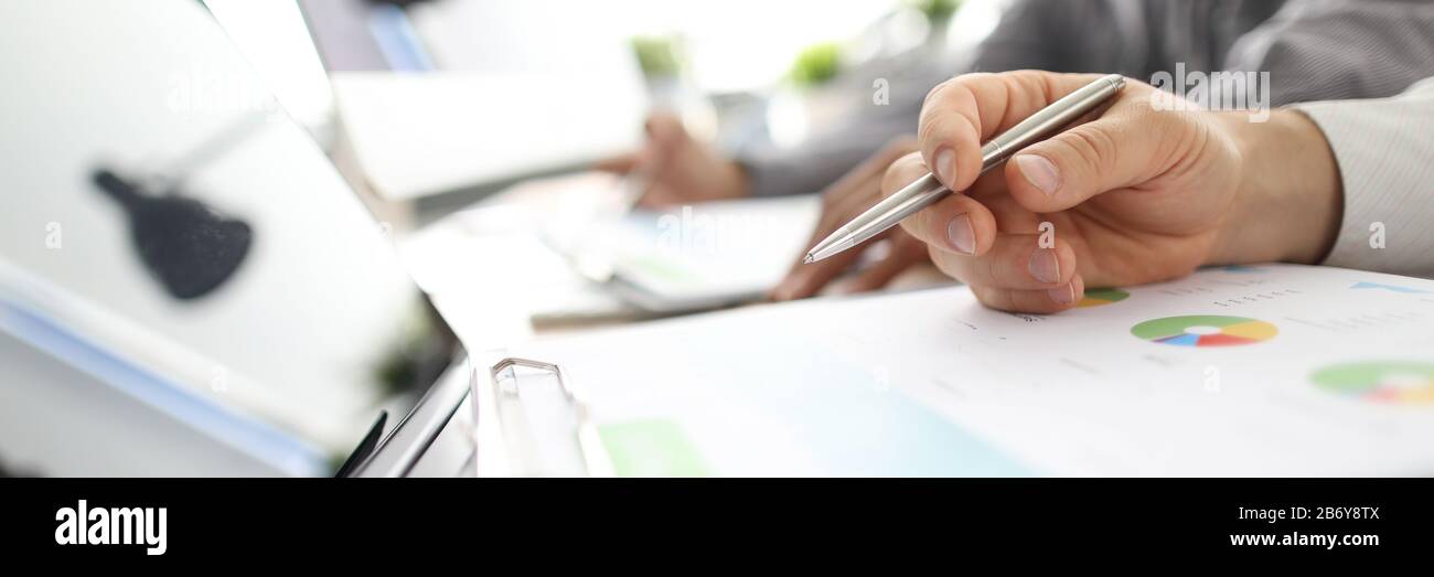 Male hold pen notes hi-res stock photography and images - Alamy