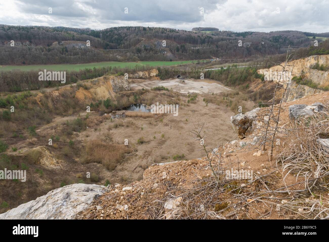 Disused quarry pit hi-res stock photography and images - Alamy