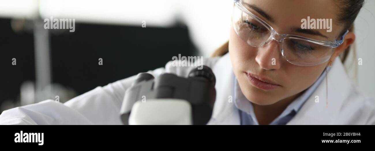 Female lab worker testing hi-res stock photography and images - Alamy