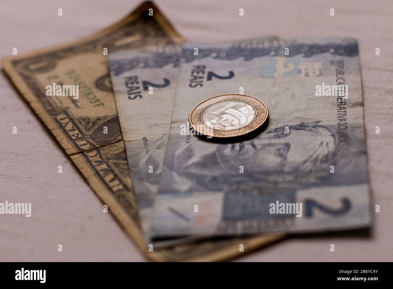 MACEI', AL - 12.03.2020: D'LAR BATE 5 REAIS - Commercial dollar hits R ...