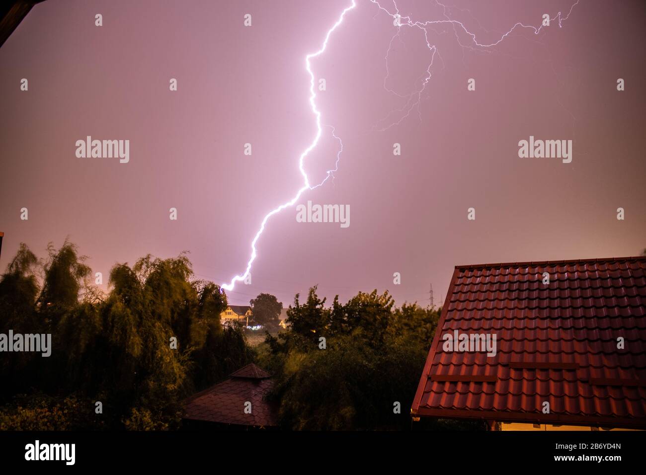 Lightning bolt striking a building hi-res stock photography and images ...