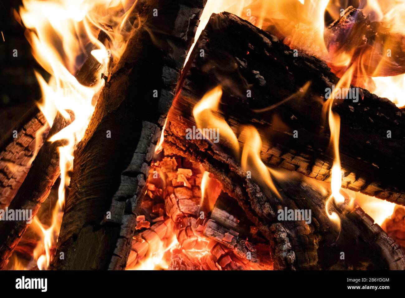 Fire in wooden house night hi-res stock photography and images - Alamy
