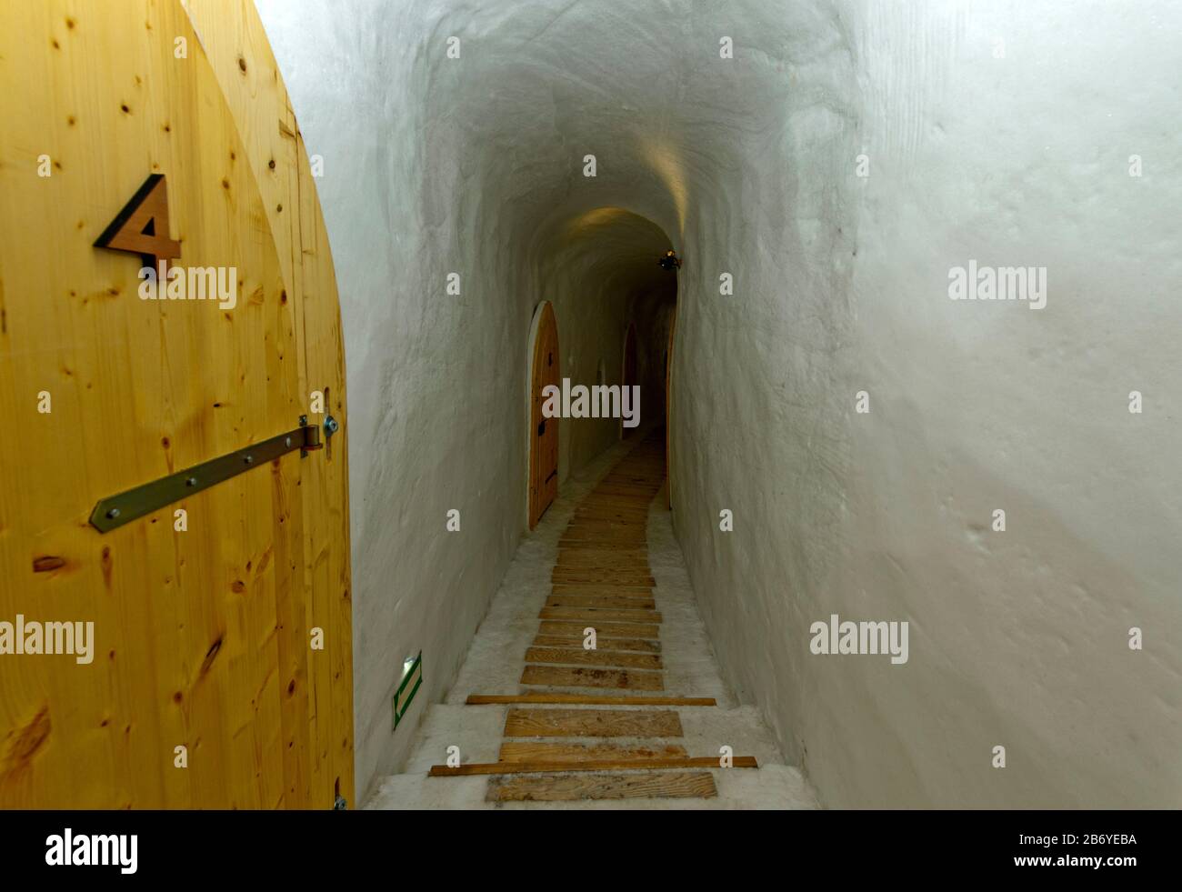 Inside an igloo hi-res stock photography and images - Alamy