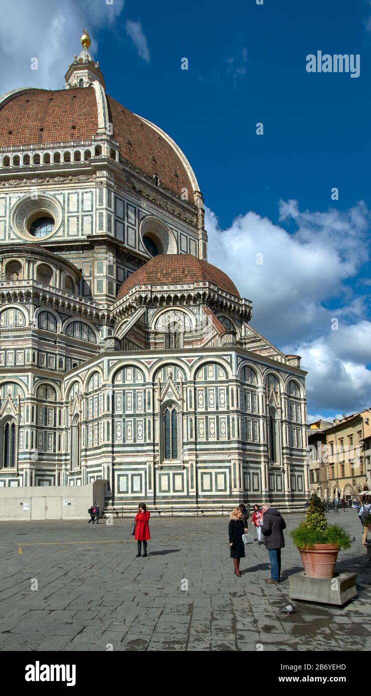 FLORENCE ITALY THE DUOMO OR CATHEDRAL OF FLORENCE PEOPLE IN THE PIAZZA ...
