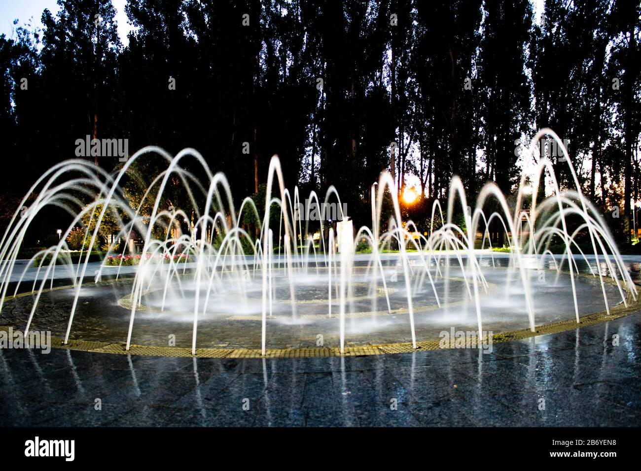 Water fountain sunset hi-res stock photography and images - Alamy