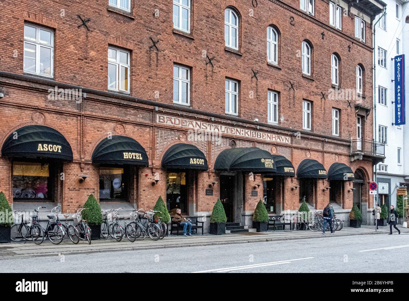 Ascot exterior hi-res stock photography and images - Alamy
