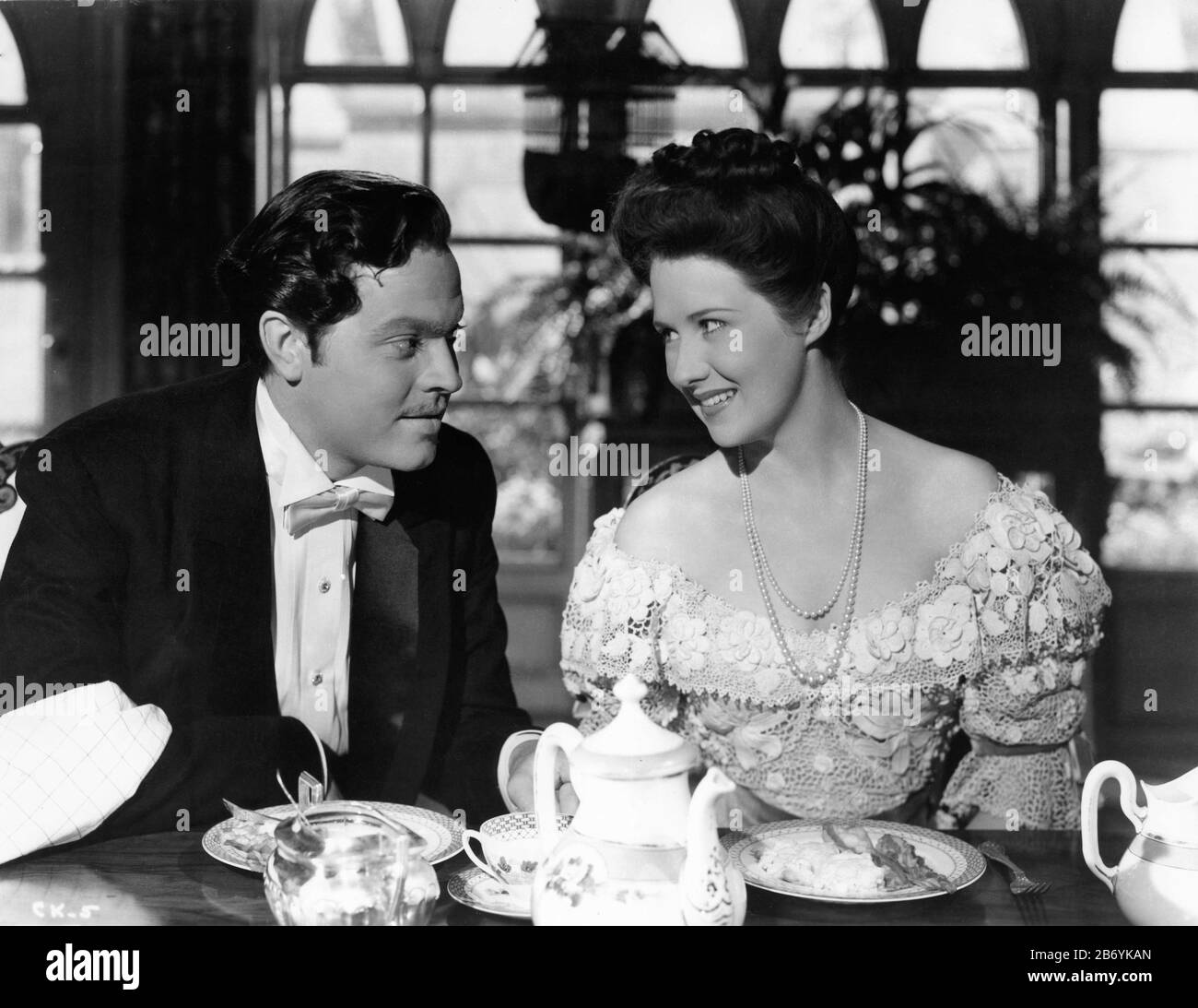 ORSON WELLES as Charles Foster Kane and RUTH WARRICK as Emily Monroe ...