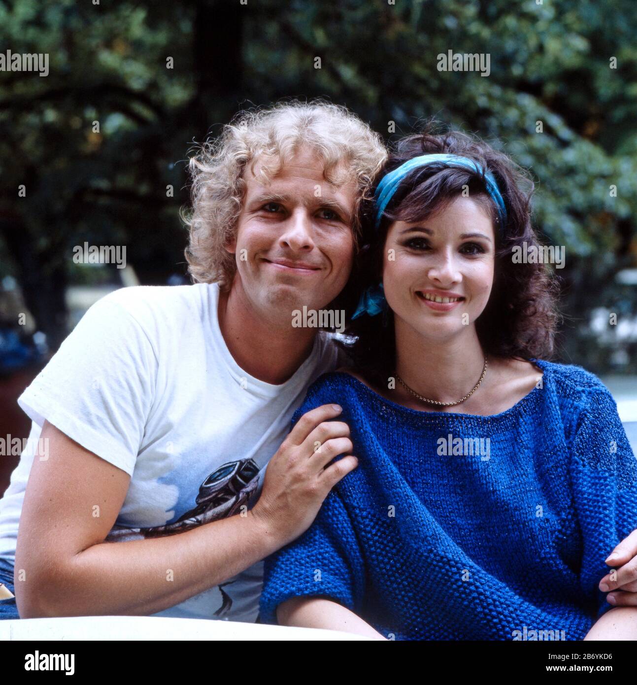 Schauspielerin Sonja Tuchmann und Thomas Gottschalk posieren für die ...