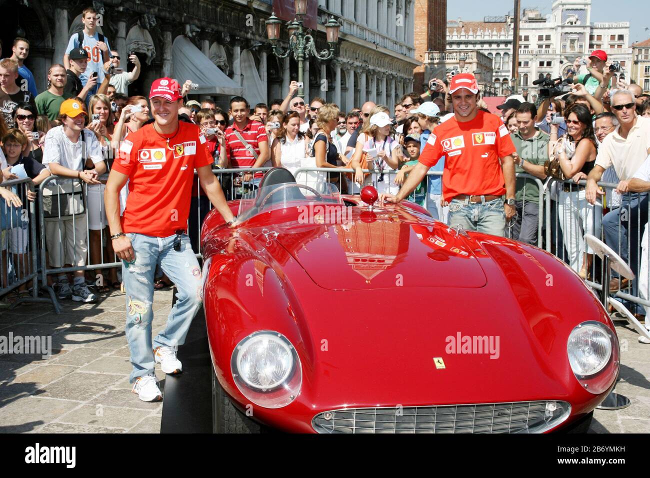 Formula 1 Official Store High Resolution Stock Photography and Images ...