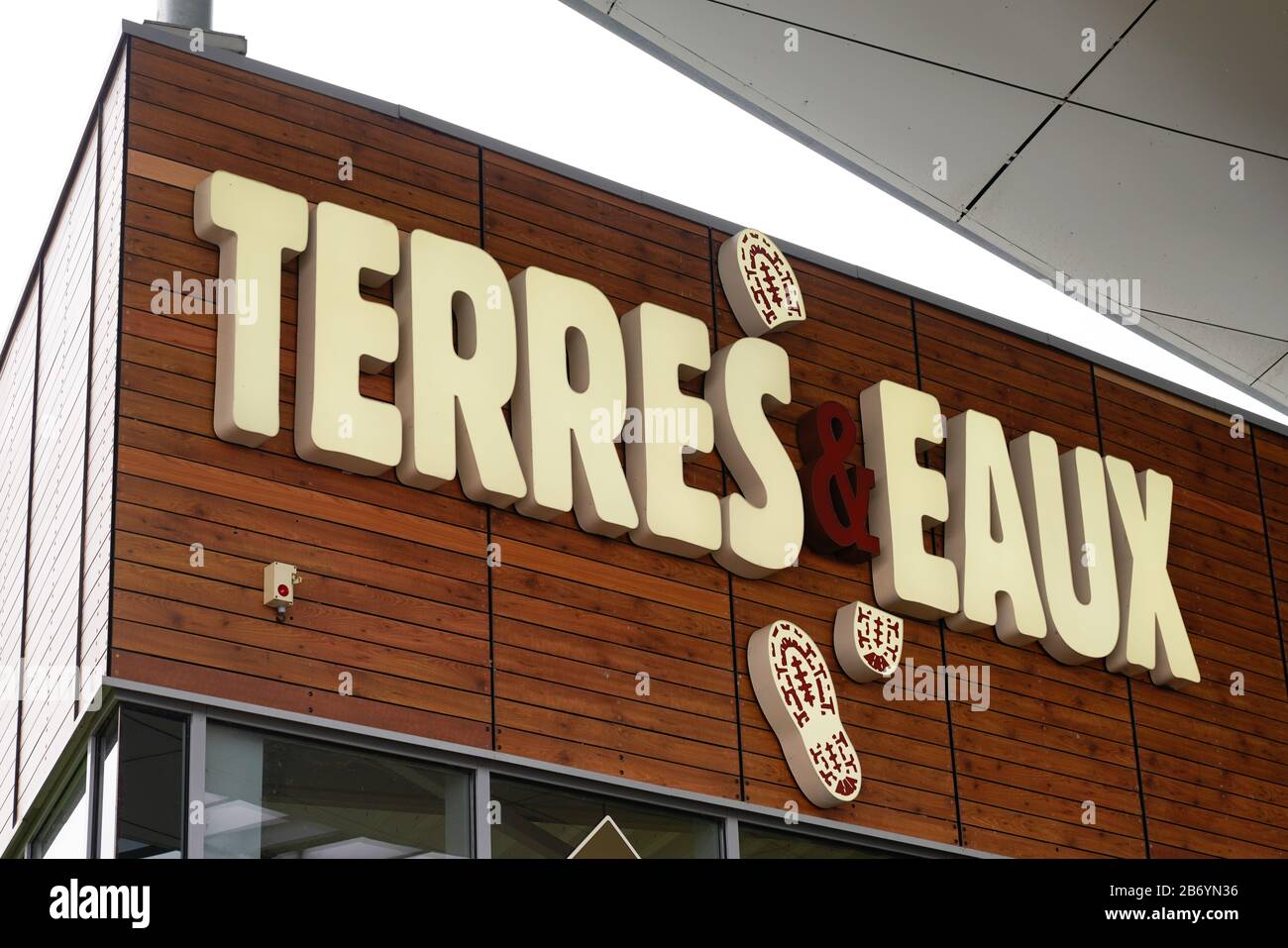 Bordeaux , Aquitaine / France - 02 21 2020 : terres et eaux logo sign ...
