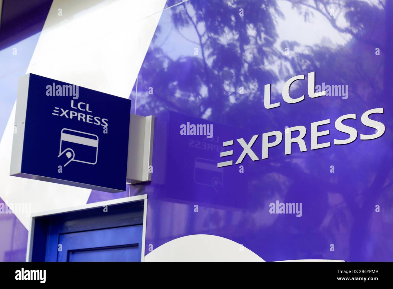 Arcachon , Aquitaine / France - 10 08 2019 : LCL express french bank ...