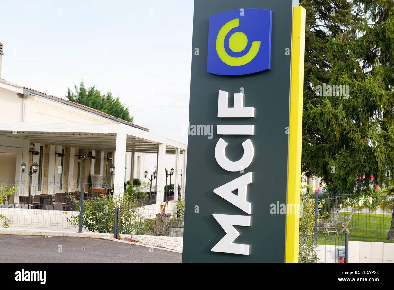 Macif logo hi-res stock photography and images - Alamy