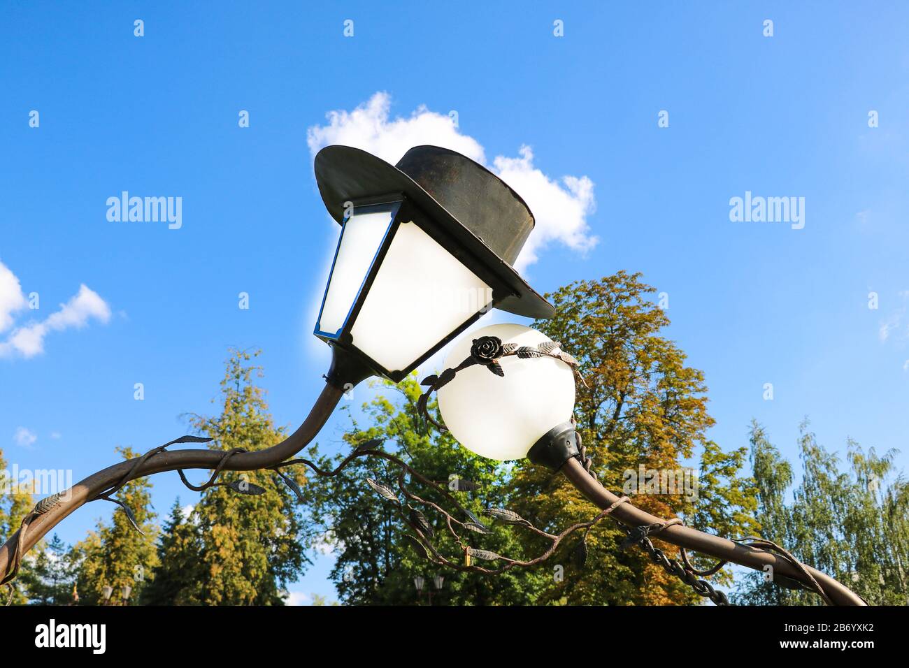Classic street lighting hi-res stock photography and images - Alamy