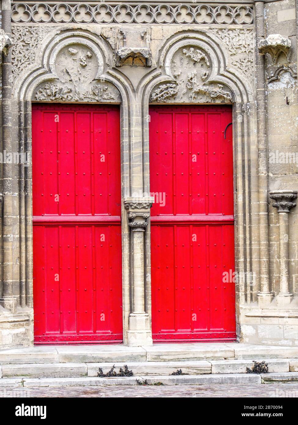 Vintage building doors hi-res stock photography and images - Alamy
