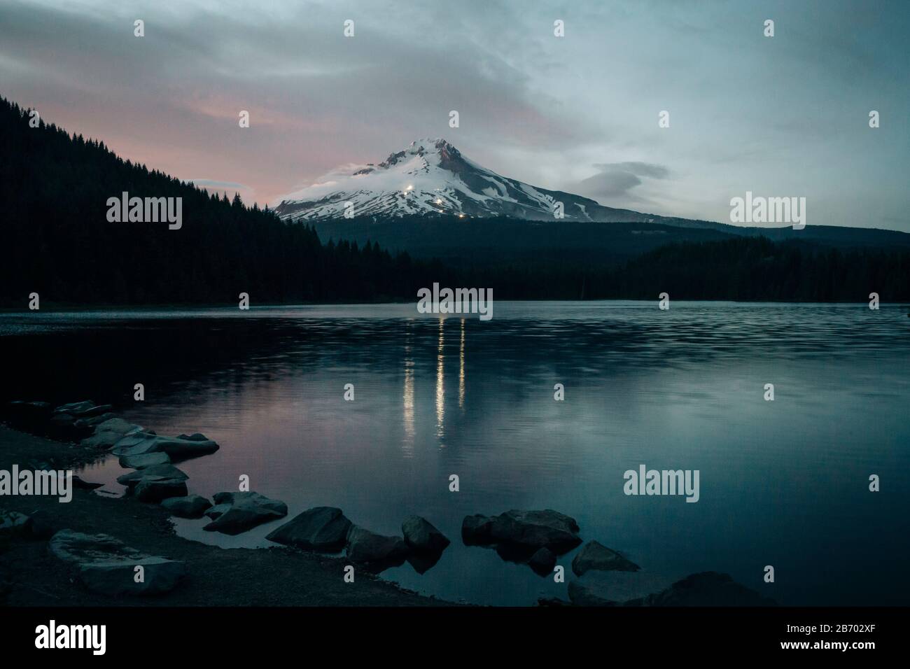 Trillium Lake and Mt. Hood at night in Oregon Stock Photo - Alamy