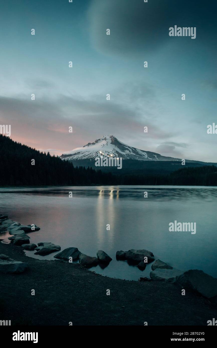 Trillium Lake and Mt. Hood at night in Oregon Stock Photo - Alamy