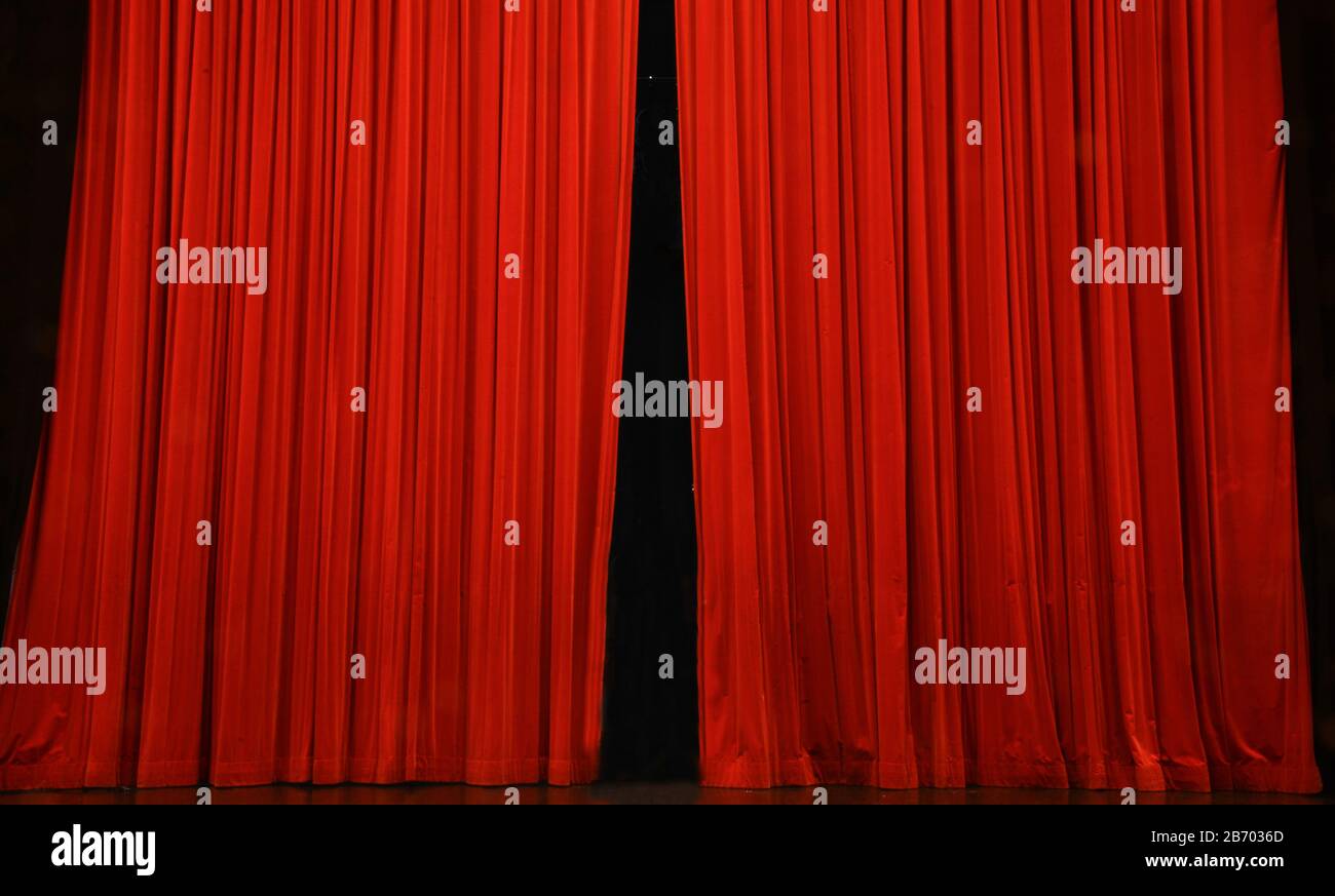 the show begins Stock Photo - Alamy