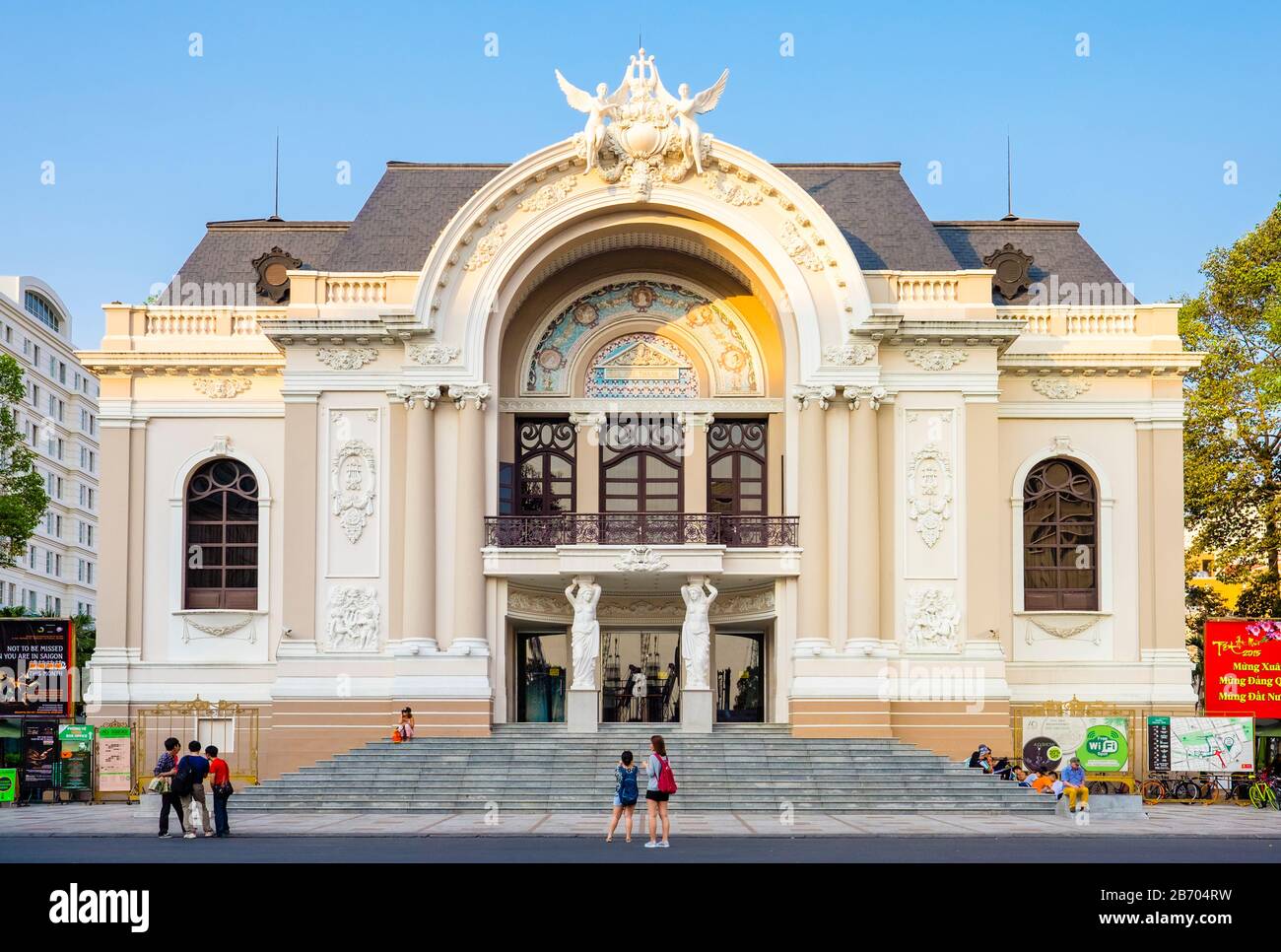 French opera house exterior 1800s hi-res stock photography and images ...