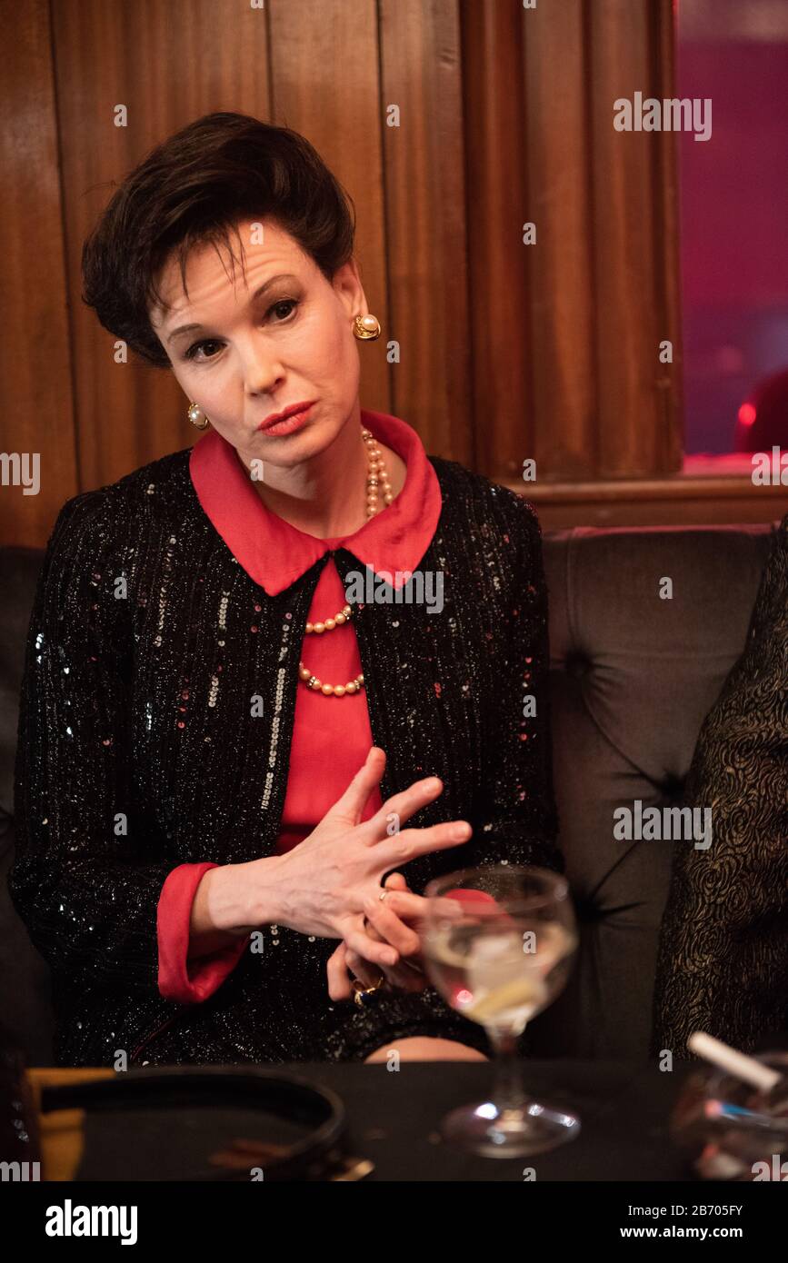 RENEE ZELLWEGER in JUDY (2019), directed by RUPERT GOOLD. Credit: Twentieth Century-Fox / Album ...