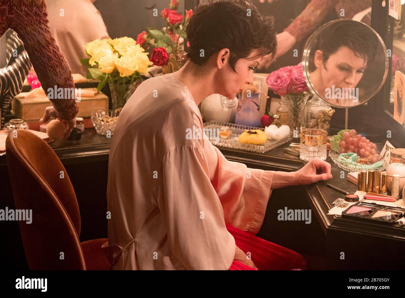 RENEE ZELLWEGER in JUDY (2019), directed by RUPERT GOOLD. Credit: Twentieth Century-Fox / Album ...