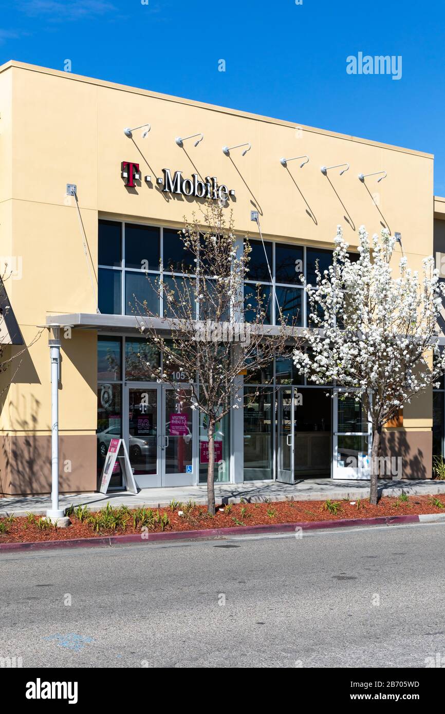 Tmobile Retail Store Editorial Image Image Of Exterior