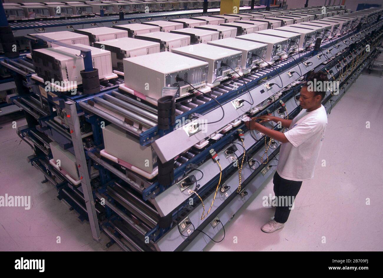 Austin, Texas USA, July 13 2000: Dell Computer technician oversees ...