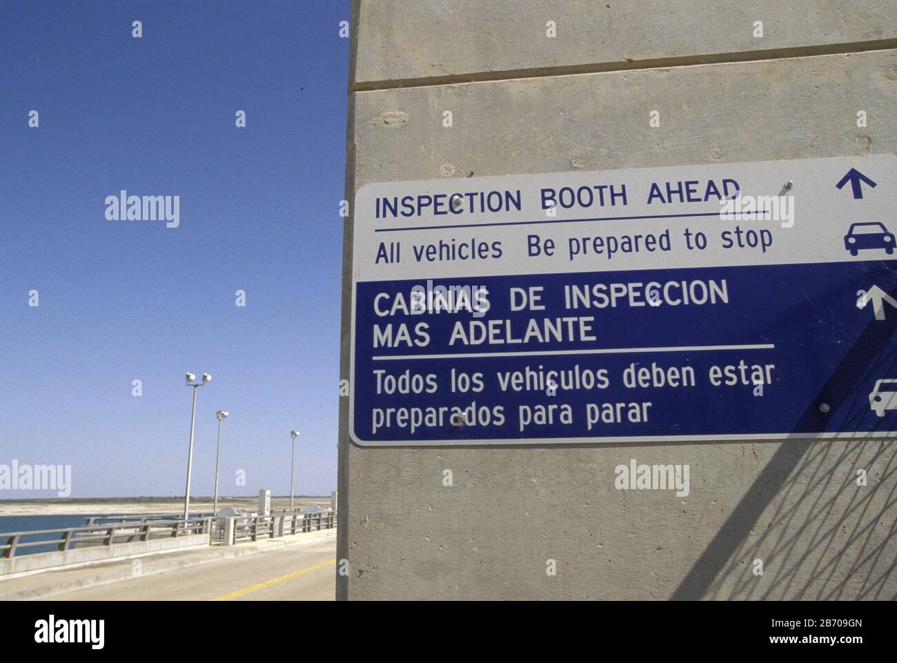 Del Rio, Texas USA: Bilingual signs at Mexican/US border. ©Bob ...