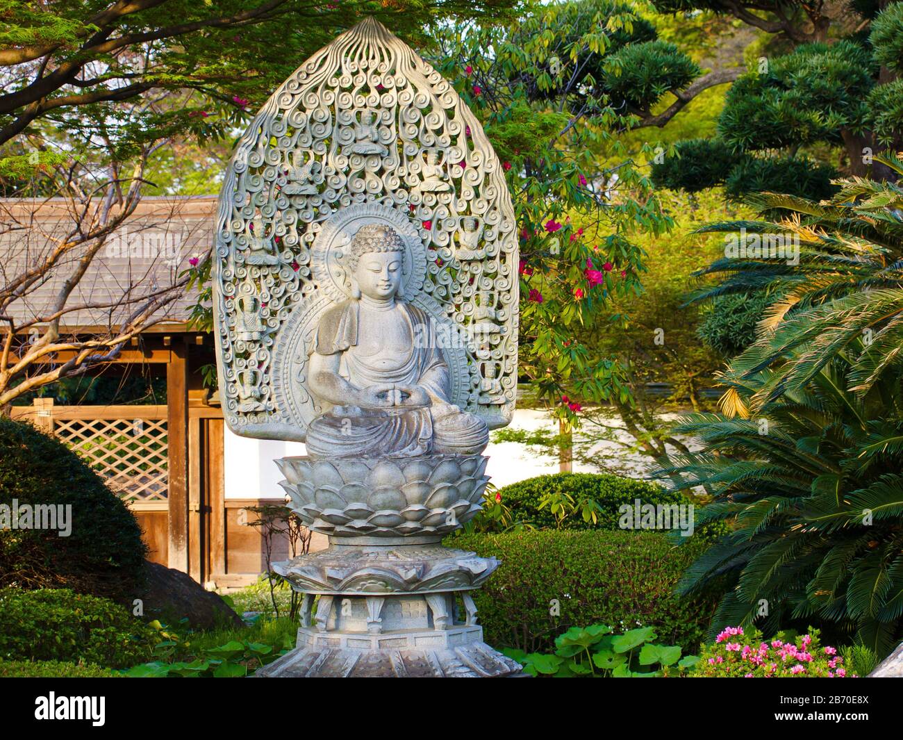 Zen temple hi-res stock photography and images - Alamy
