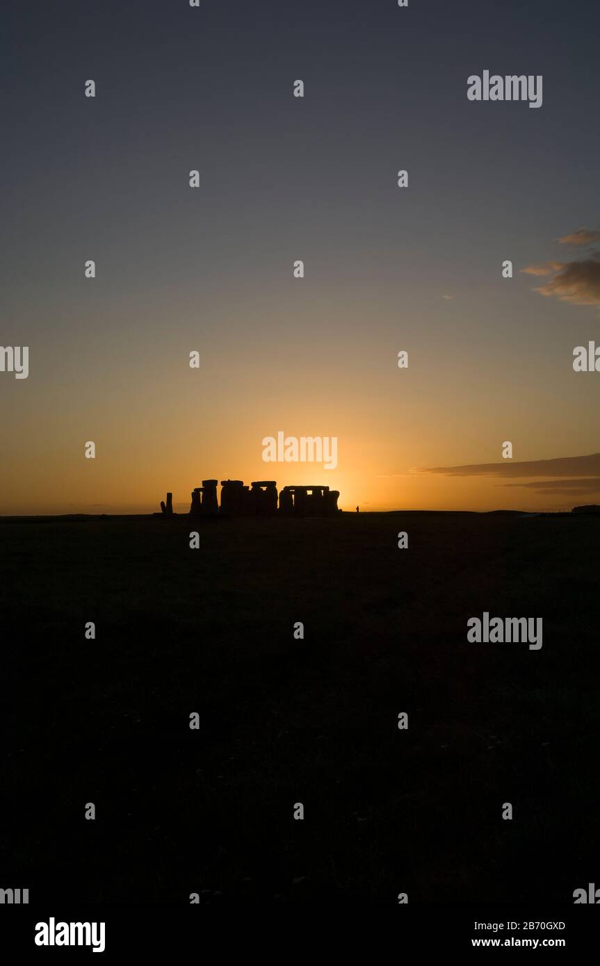 Stonehenge sunset solstice hi-res stock photography and images - Alamy