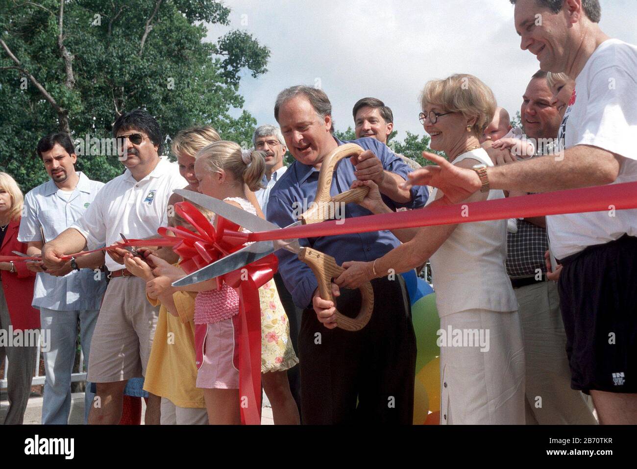 Austin, Texas USA, June 2001: Ribbon-cutting ceremony as Austin Mayor ...