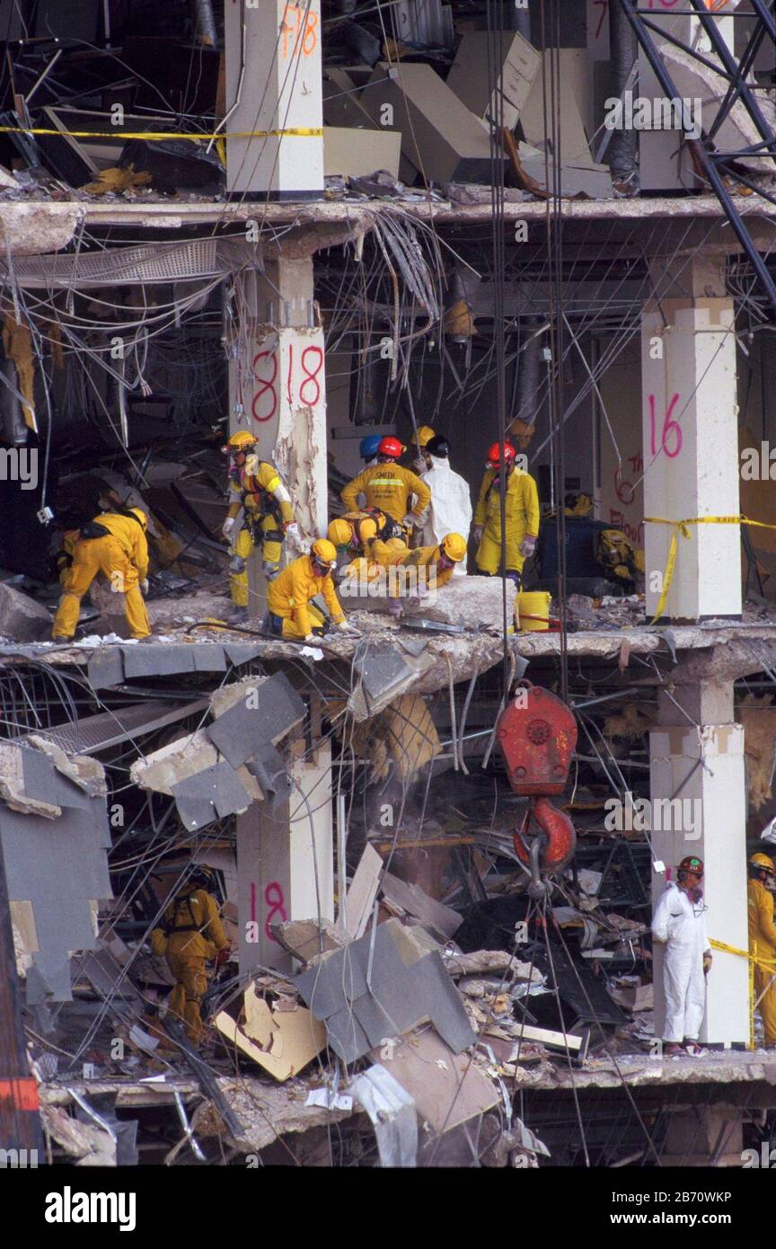 Oklahoma City, Oklahoma USA, April 19 1995: First responders look for ...