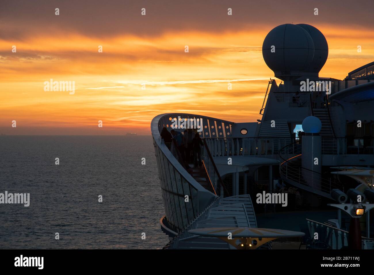 Yellow water cruise hi-res stock photography and images - Alamy