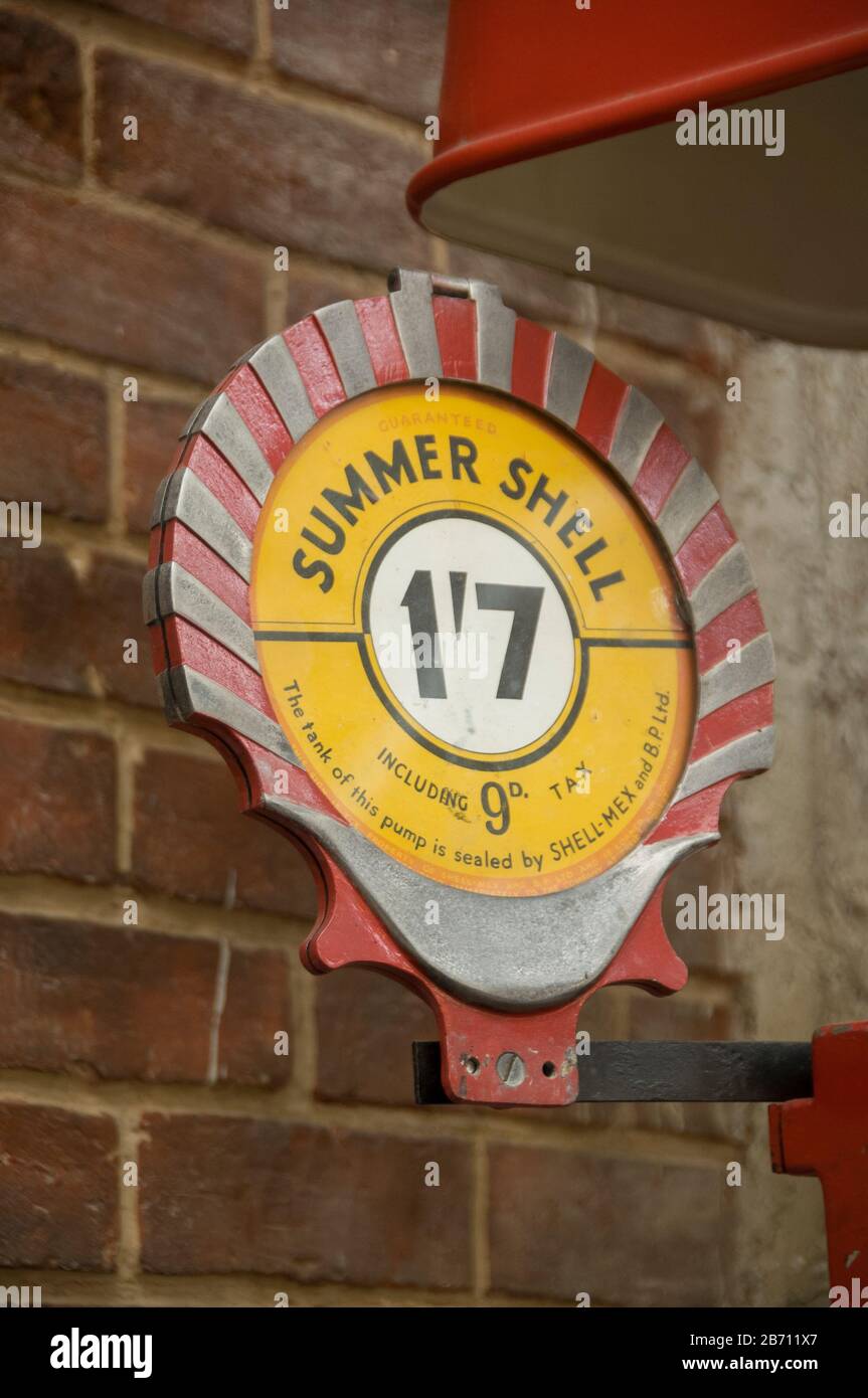 Shell Petrol Station Garage Sign High Resolution Stock Photography and ...