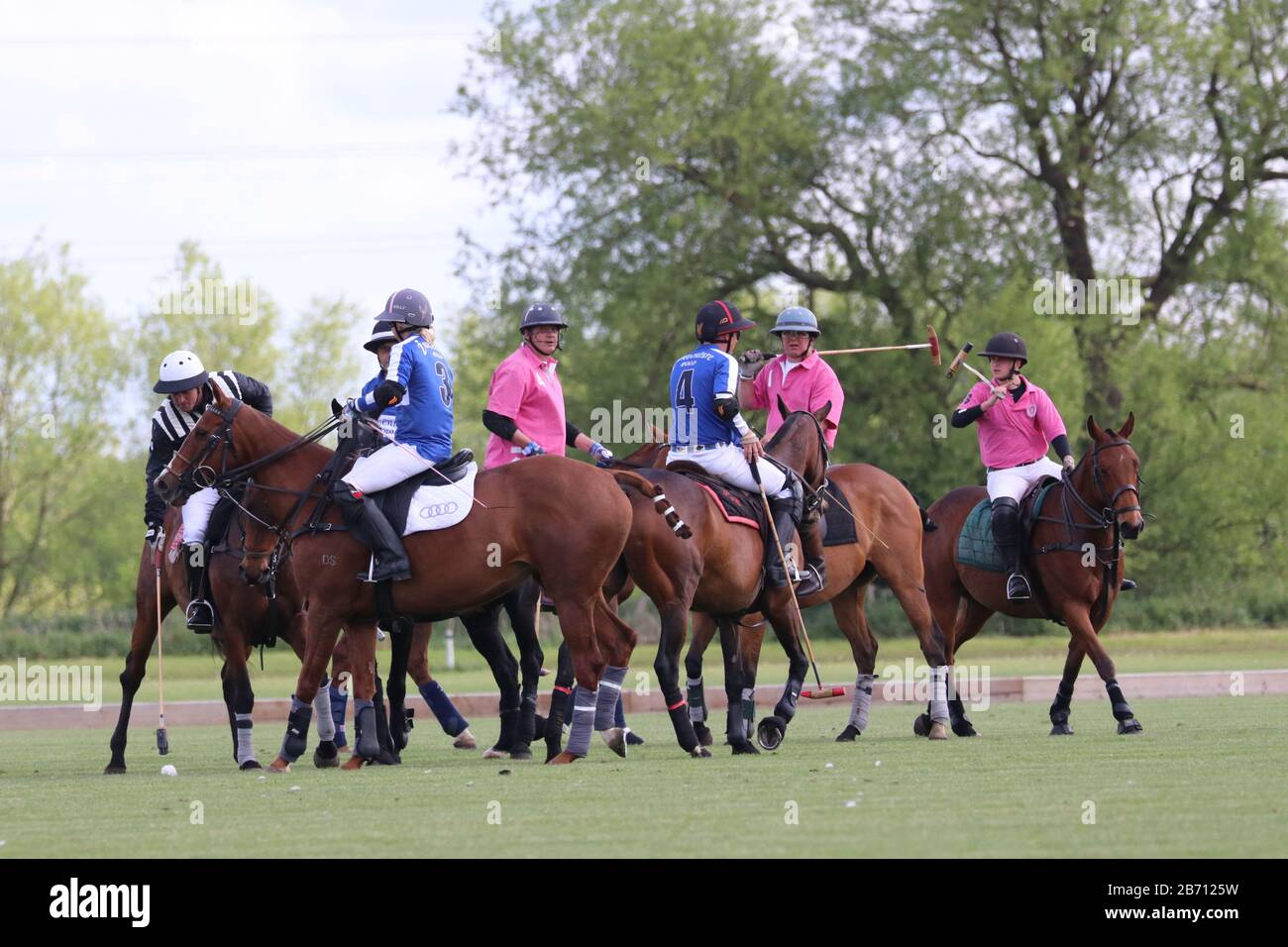 Sport two teams team hi-res stock photography and images - Alamy