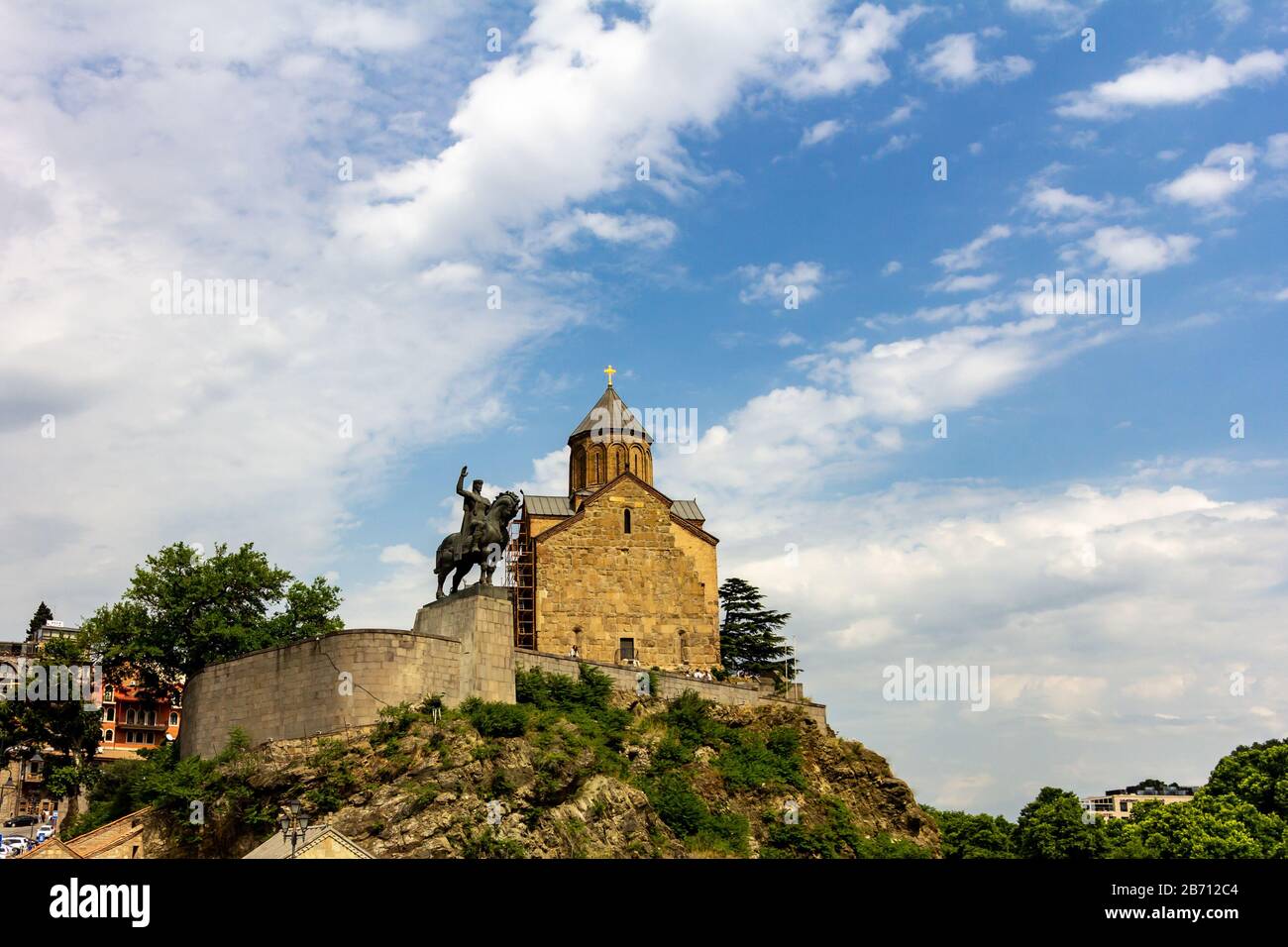 The Metekhi Virgin Mary Assumption Church and statue of King Vakhtang ...