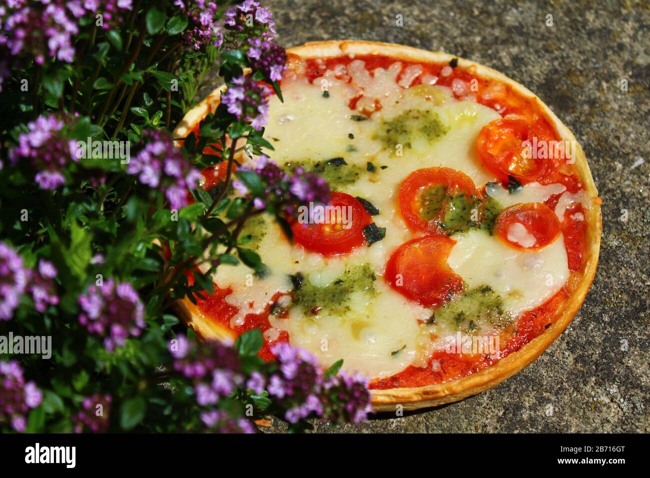 Picture of a pizza hi-res stock photography and images - Alamy