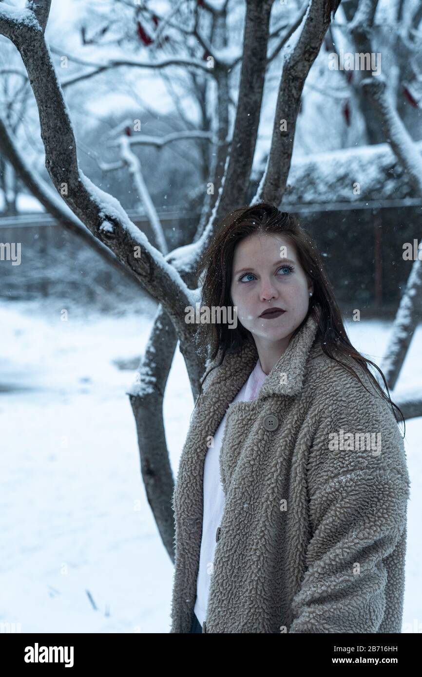 Canadian Winter Snowy Portraiture Photos, Beautiful Young Brunette ...